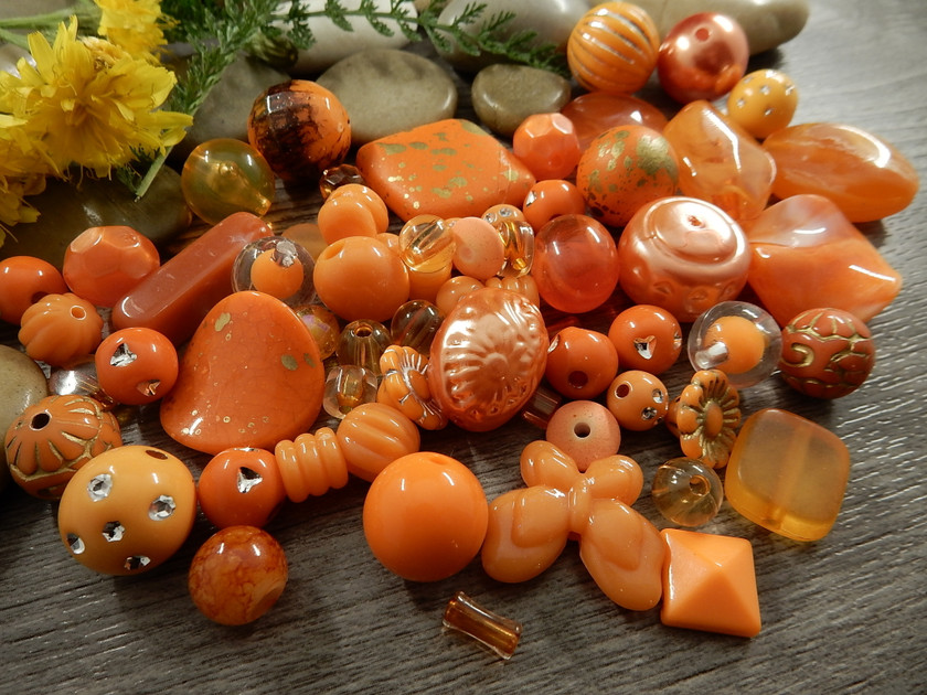 Akryylihelmi lajitelma, 3-28mm, oranssi, 50g - Korunosia.fi