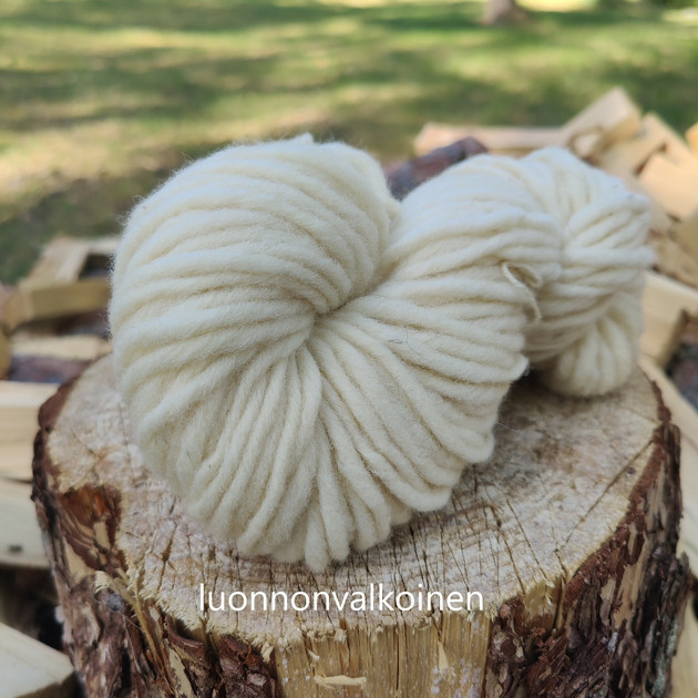 Päivillanka Muhku (100g/80m) Kotimainen, pehmeä ja paksu hahtuvalanka ...