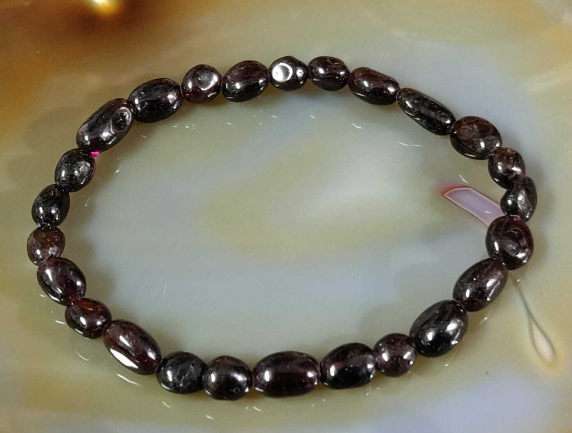 Upean syvänpunainen granaatti rannekoru, joustava nauha – Verkkokauppa