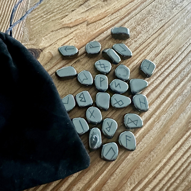 Viikinkin Riimut hematiitti+ käyttöohjeet sähköpostiin – HunaMahina ...