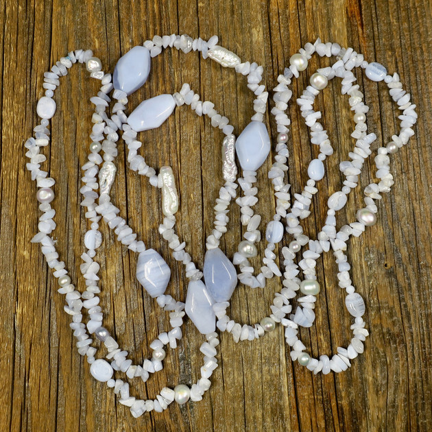 Helmet kalsedoni ja helmiä 150cm – Kivikauppa Qii