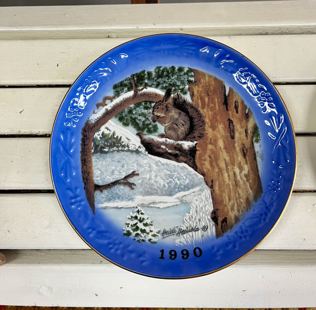 Keräilylautanen, seinälautanen 1990, vuosilautanen - Patinaputiikki