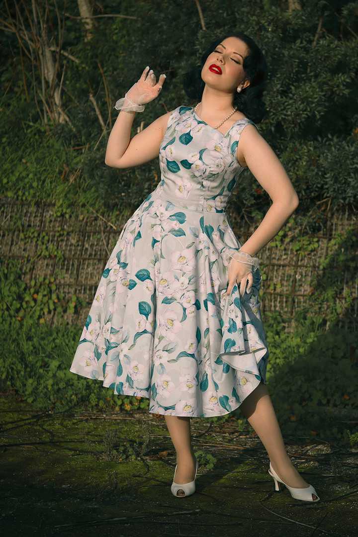 Rey Floral Swing Dress, hihaton kellomekko - Vinputiikki Oy Verkkokauppa