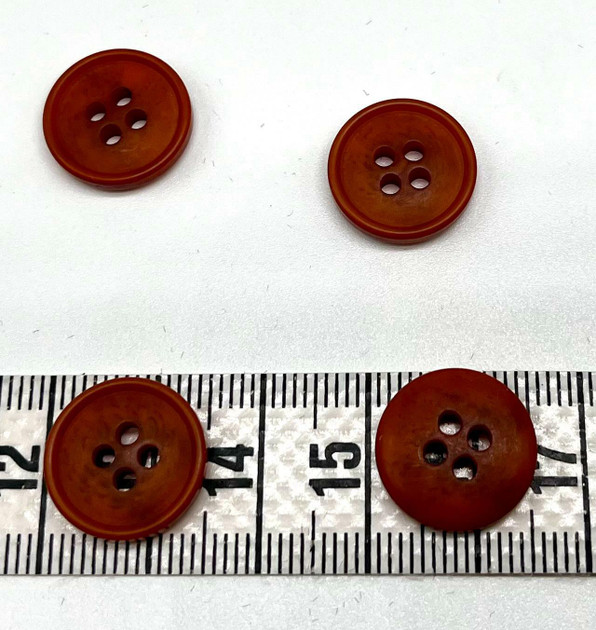 Punaruskea nappi – Ompelijantaivas