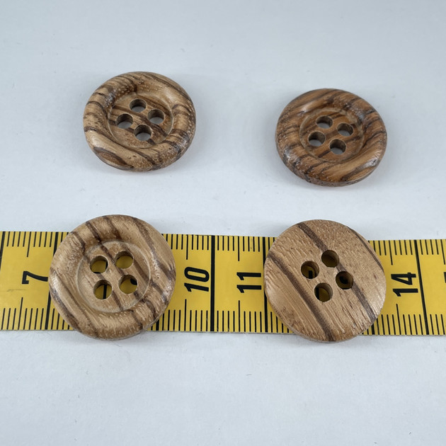 Puinen nappi – Ompelijantaivas